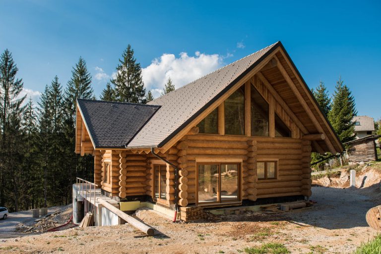 Choosing the look of a solid wooden house - Natural Log House