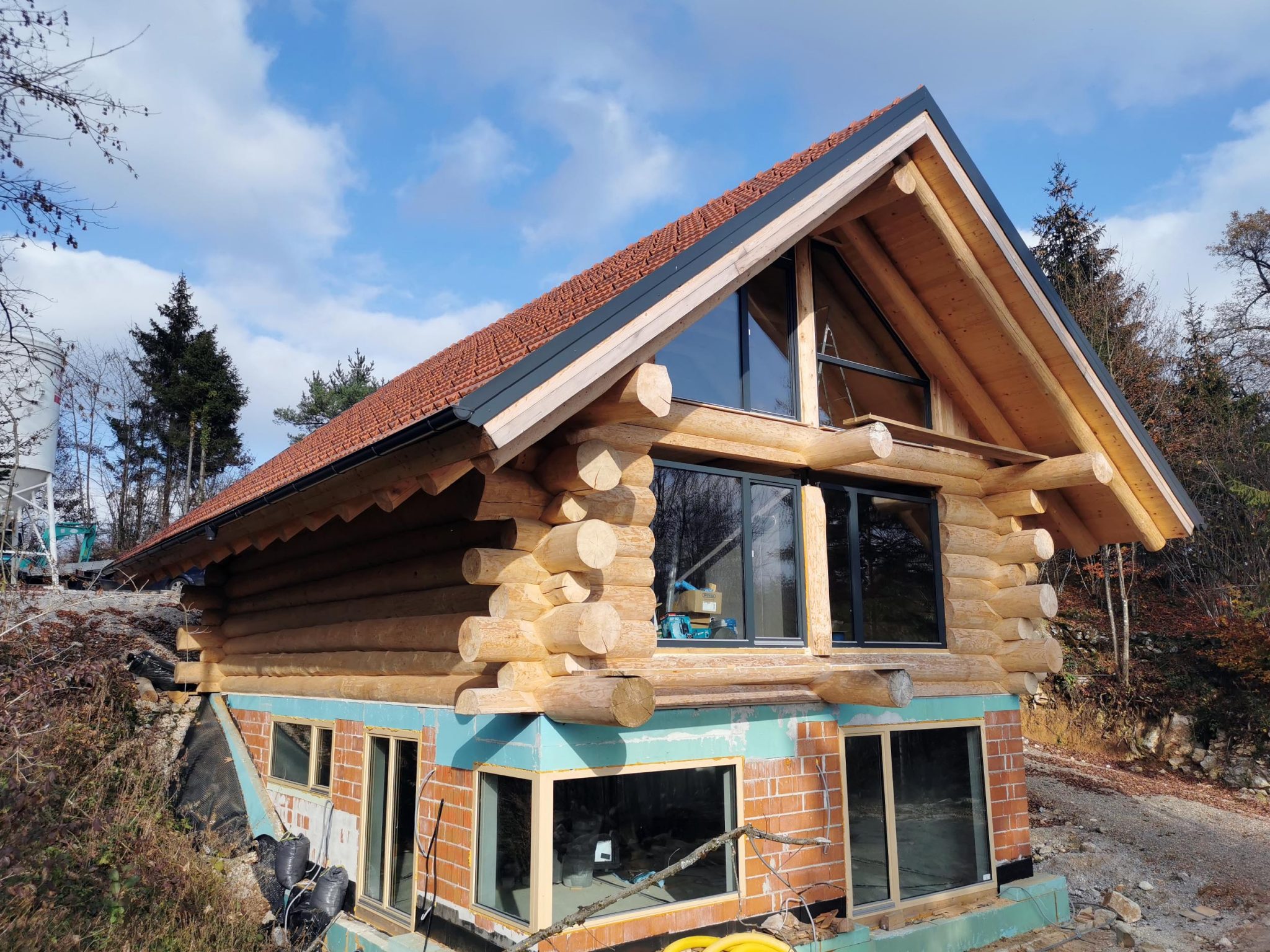 Zgrajene masivne lesene hiše • Natural Log House