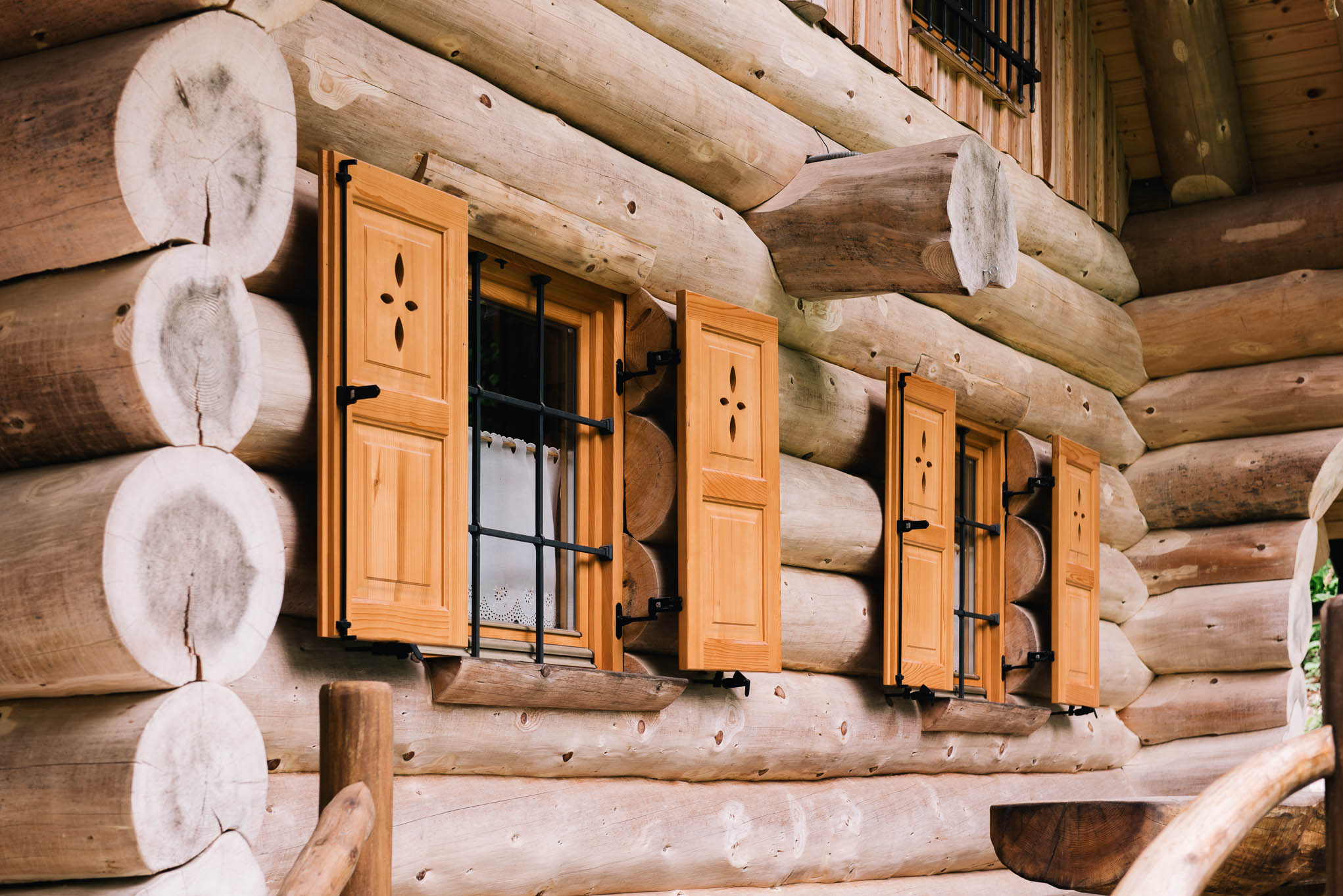 Choosing the look of a solid wooden house • Natural Log House