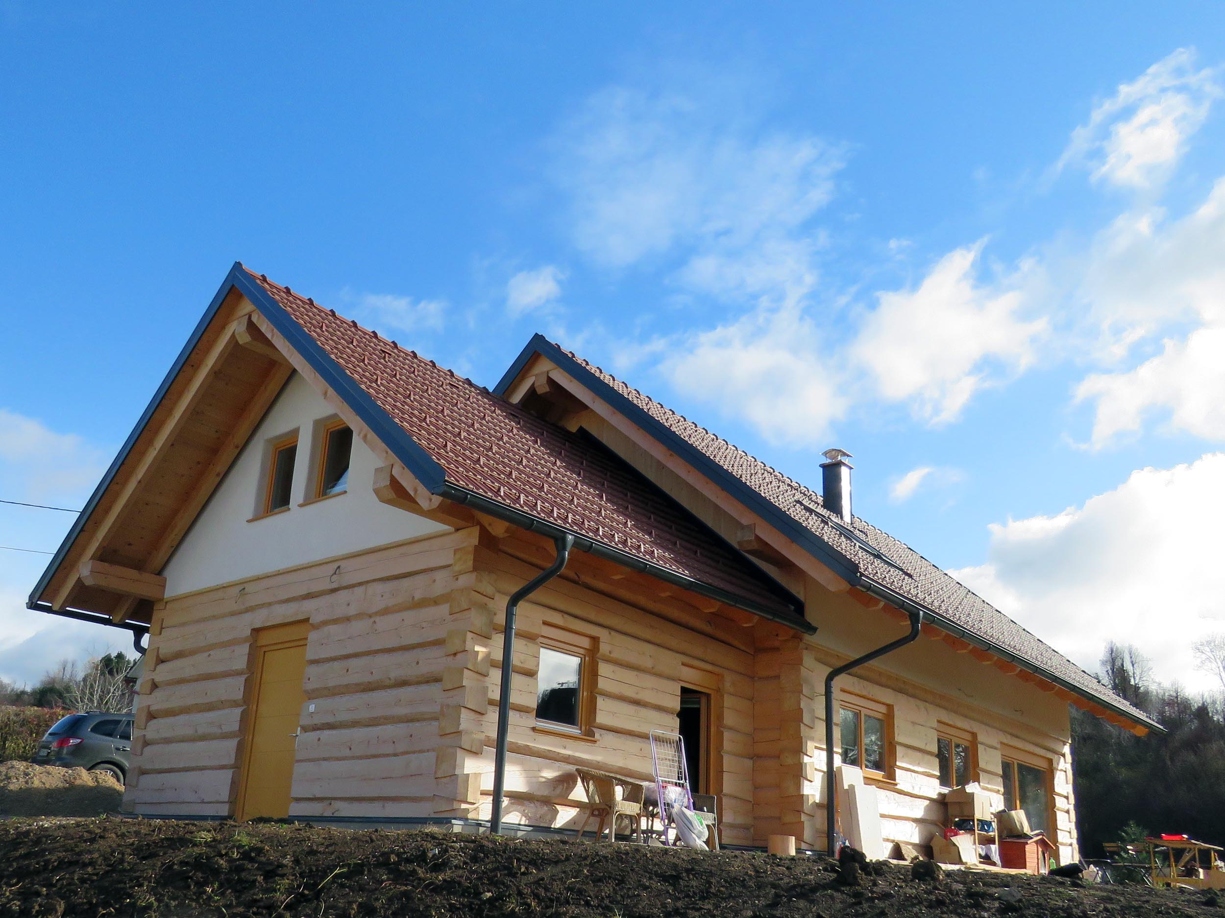 Zgrajene masivne lesene hiše • Natural Log House