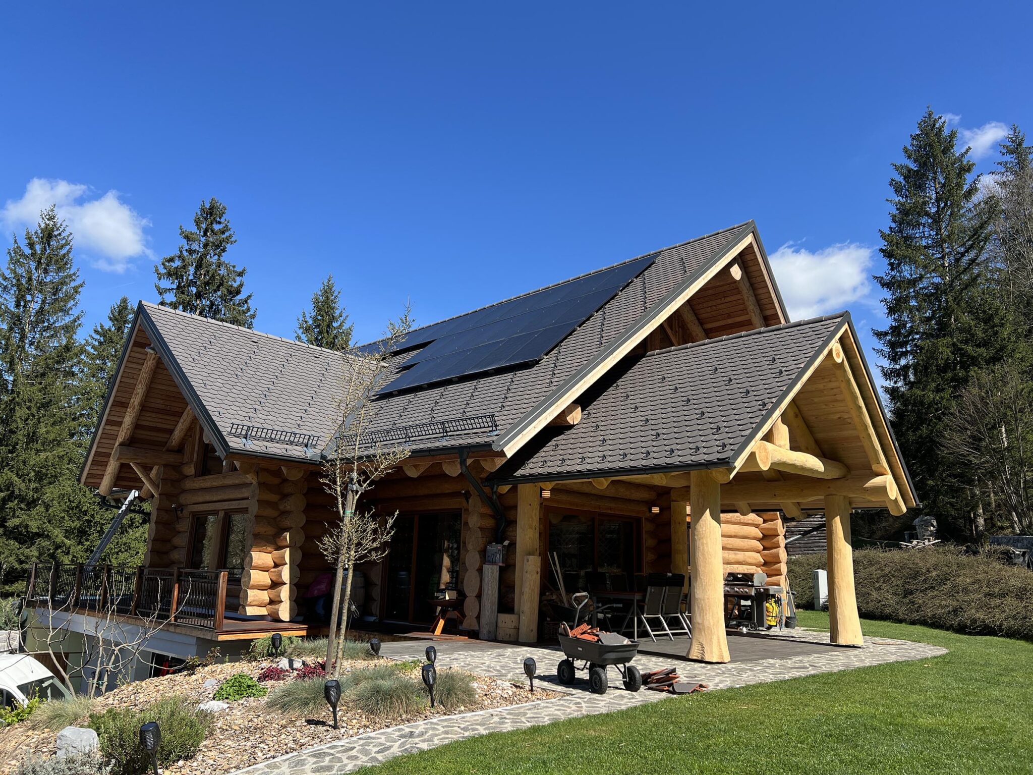 Natural Log House - Masivne lesene hiše